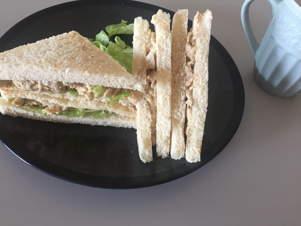 SIMPLE CHICKEN SANDWICH – Simple Delishables