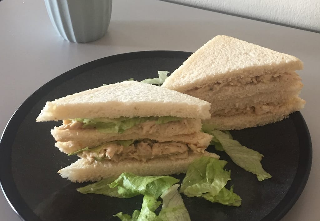 SIMPLE CHICKEN SANDWICH – Simple Delishables
